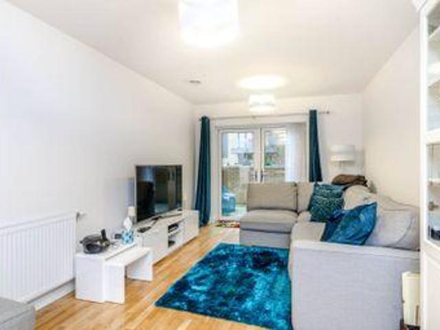 2 Bedrooms Flat for rent in Lakeside Drive, Park Royal NW10