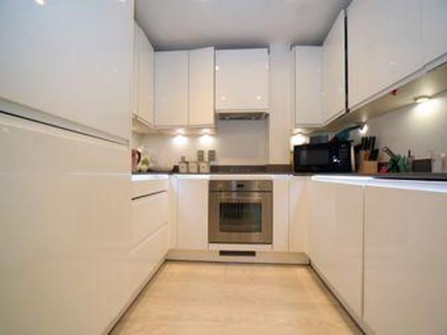 2 Bedrooms Flat for rent in Lakeside Drive, Park Royal NW10