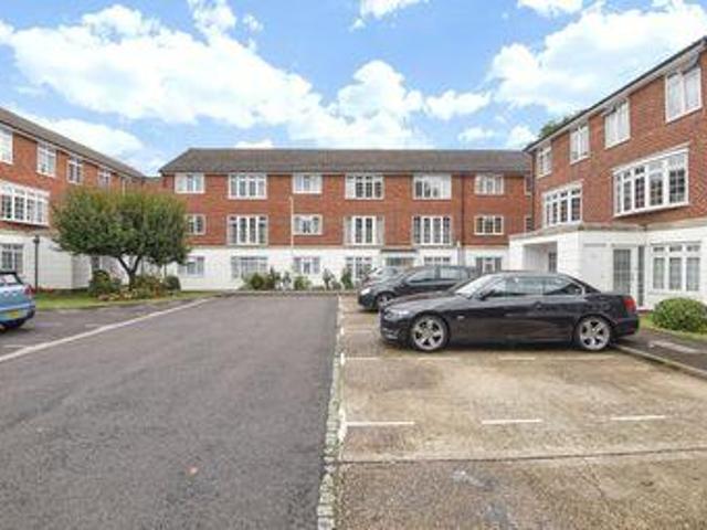 2 Bedrooms Flat for rent in Lammas Court, Windsor, Berkshire SL4