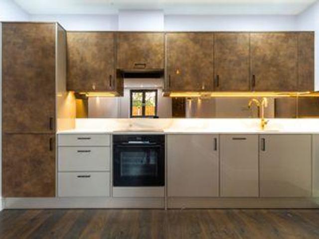 2 Bedrooms Flat for rent in Lancaster Road, East Barnet, London EN4