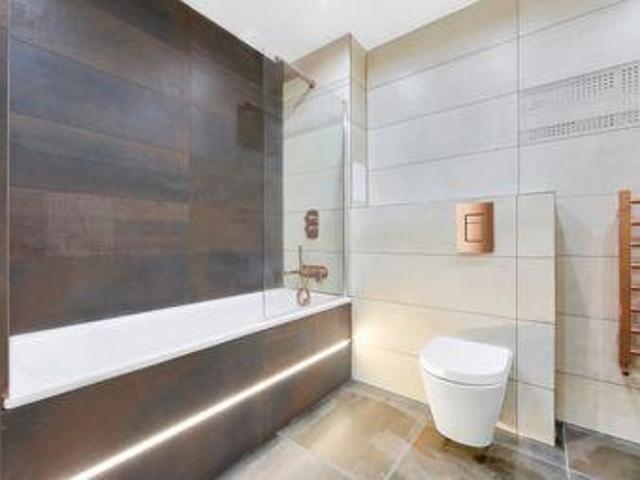 2 Bedrooms Flat for rent in Lancaster Road, London, East Barnet EN4