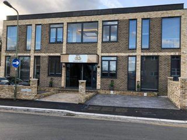 2 Bedrooms Flat for rent in Lancaster Road, New Barnet, Barnet EN4