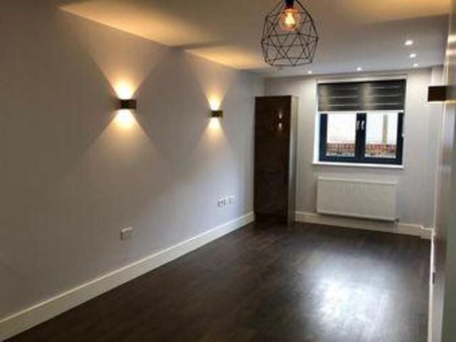 2 Bedrooms Flat for rent in Lancaster Road, New Barnet, Barnet EN4