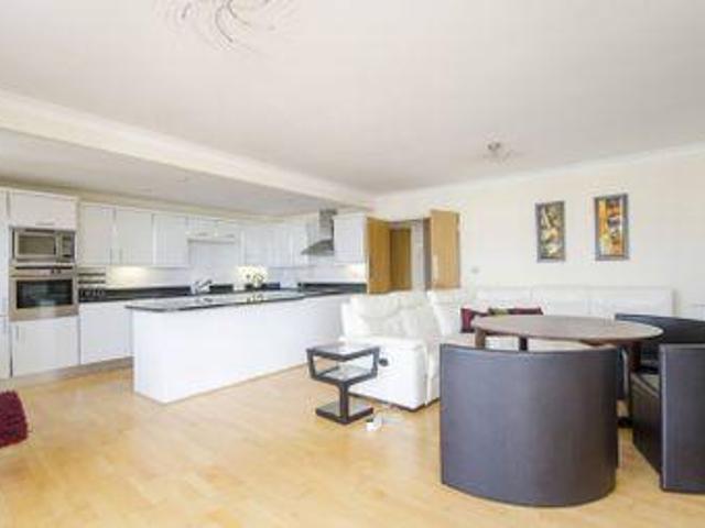 2 Bedrooms Flat for rent in Langbourne Place, Docklands E14