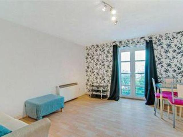 2 Bedrooms Flat for rent in Langbourne Place, Isle Of Dogs, London E14