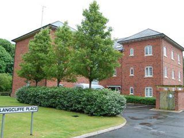 2 Bedrooms Flat for rent in Langcliffe Place, Radcliffe, Manchester M26