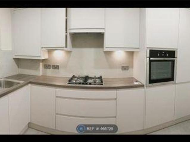 2 Bedrooms Flat for rent in Langham Gardens, London W13