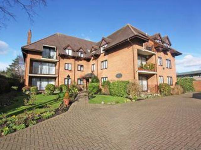 2 Bedrooms Flat for rent in Langley Court, Raleigh Close, Hendon NW4