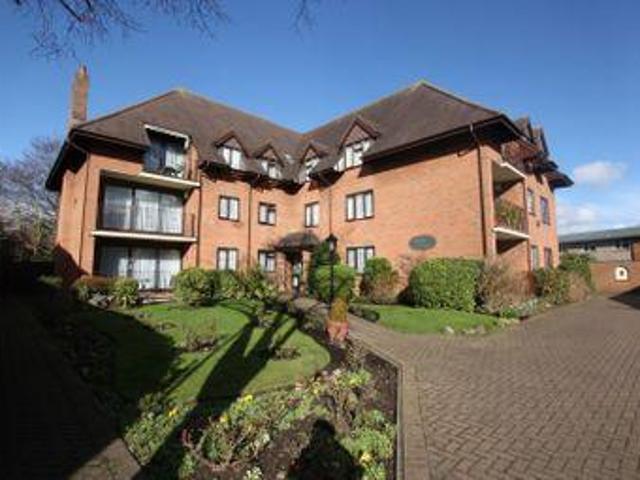 2 Bedrooms Flat for rent in Langley Court, Raleigh Close, Hendon NW4