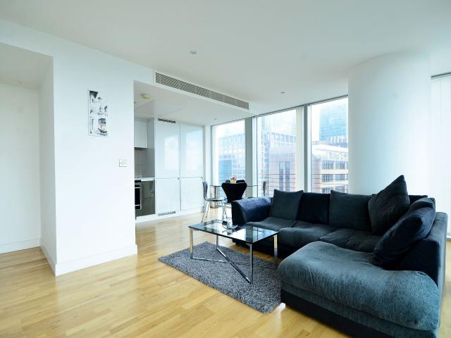 2 Bedrooms Flat for Rent in Landmark East Tower | Foxtons