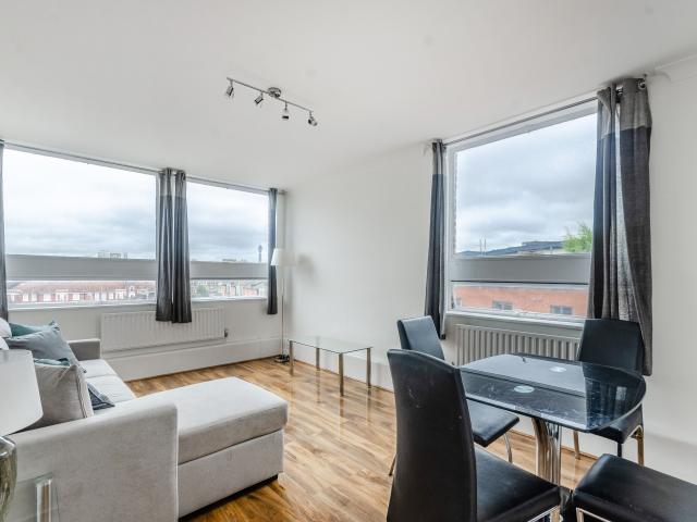 2 Bedrooms Flat for Rent in Landward Court | Foxtons