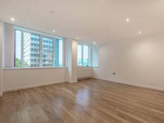 2 Bedrooms Flat for rent in Lansdowne Road, Croydon CR0