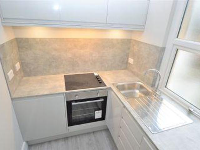 2 Bedrooms Flat for rent in Lansdowne Road, Croydon CR0