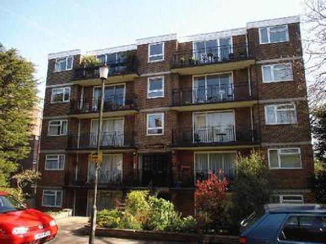 2 Bedrooms Flat for rent in Lansdowne Road, London SW20