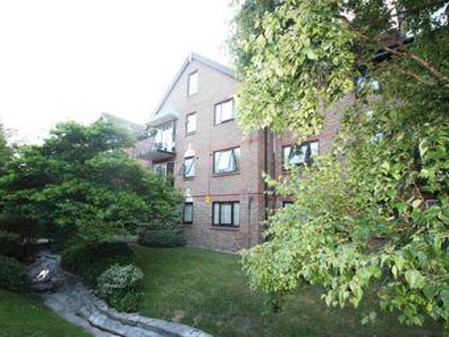 2 Bedrooms Flat for rent in Lansdowne Road, Purley CR8
