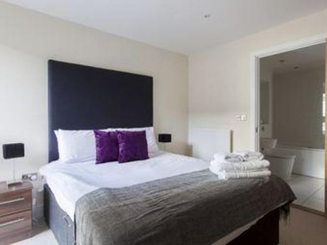 2 Bedrooms Flat for rent in Lanterns Way, Canary Wharf E14