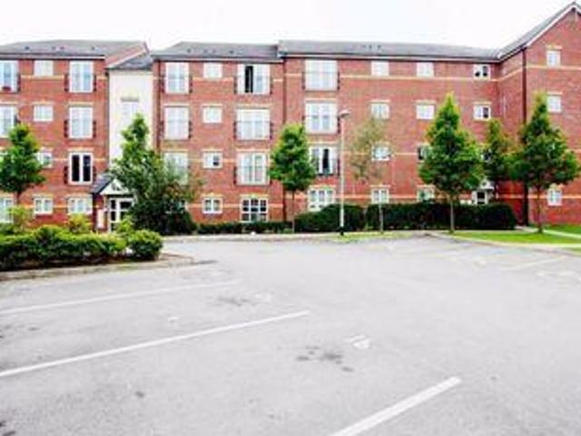 2 Bedrooms Flat for rent in Larch Gardens, Manchester M8