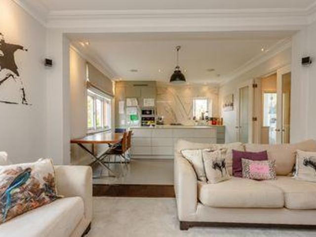 2 Bedrooms Flat for rent in Larpent Avenue, Putney SW15