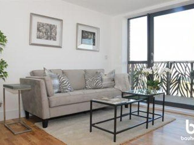 2 Bedrooms Flat for rent in Leven Road, London E14
