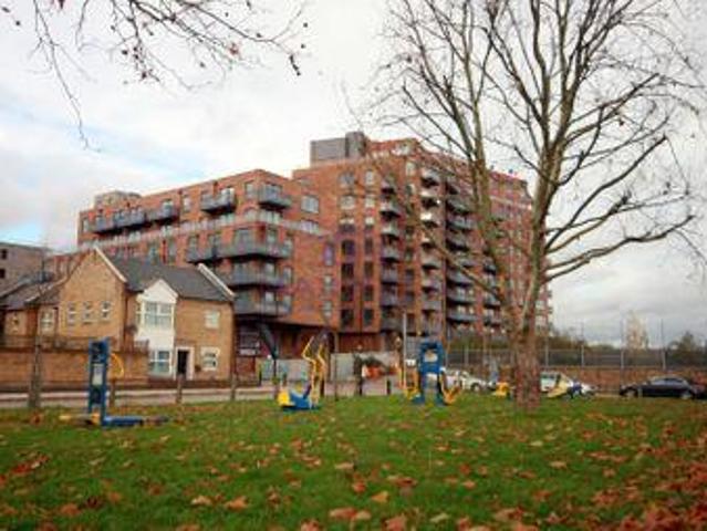 2 Bedrooms Flat for rent in Leven Wharf, Leven Road, London E14