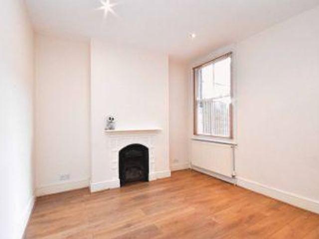 2 Bedrooms Flat for rent in Leverson Street, London SW16