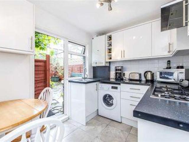 2 Bedrooms Flat for rent in Leverson Street, London SW16