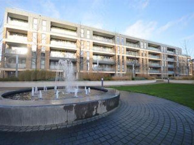 2 Bedrooms Flat for rent in Levett Square, Richmond TW9