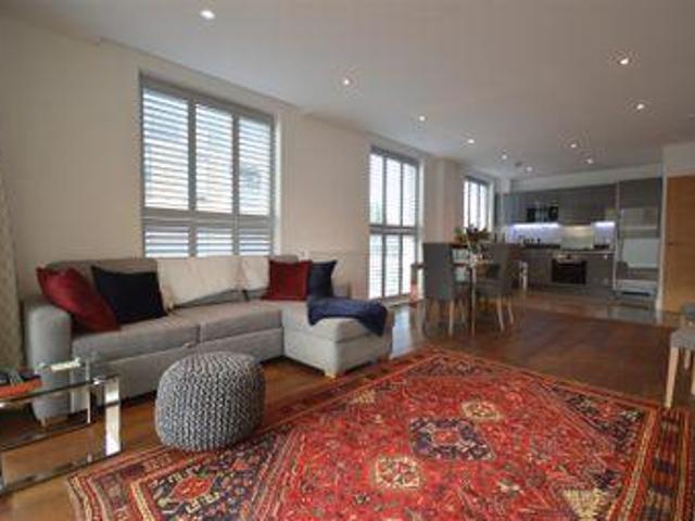 2 Bedrooms Flat for rent in Levett Square, Richmond TW9