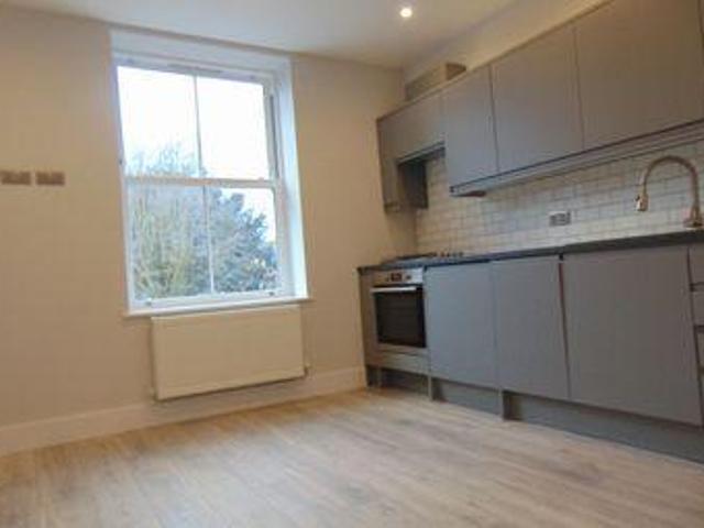 2 Bedrooms Flat for rent in Lewin Road, London SW16