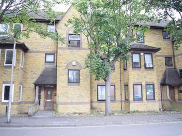 2 Bedrooms Flat for rent in Lewis Road, Sutton SM1