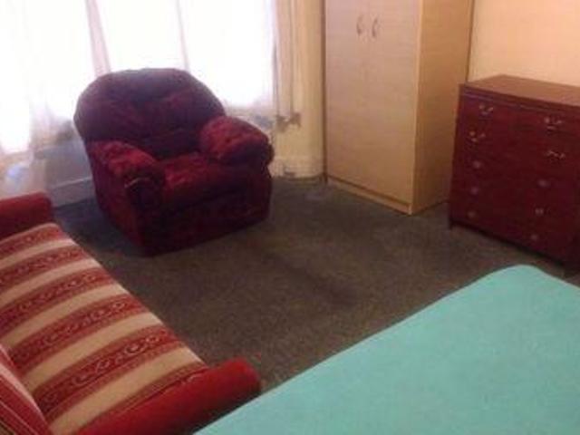 2 Bedrooms Flat for rent in Ley Street, Ilford IG2