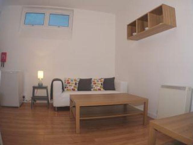 2 Bedrooms Flat for rent in Leytonstone Road, Stratford, London. E15