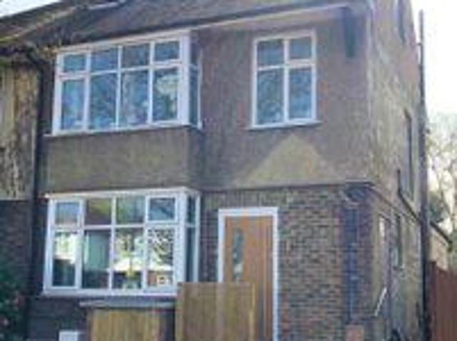 2 Bedrooms Flat for rent in Leamington Avenue, Morden SM4