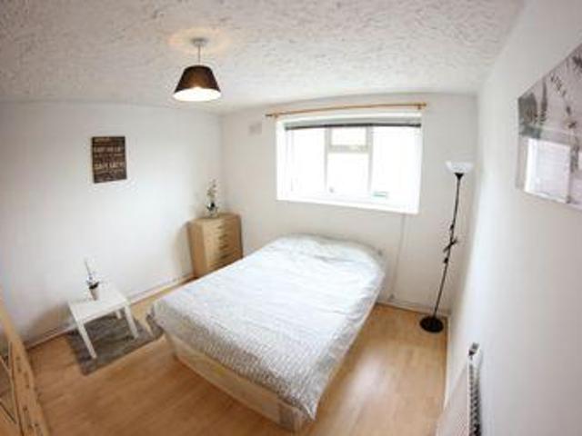 2 Bedrooms Flat for rent in Leamington Close, London E12