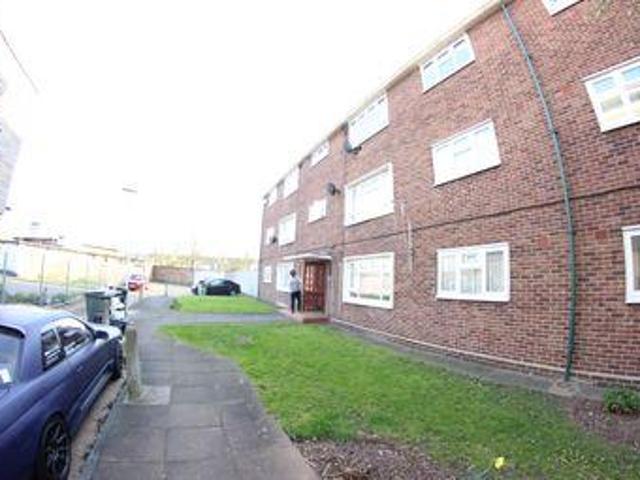 2 Bedrooms Flat for rent in Leamington Close, London E12