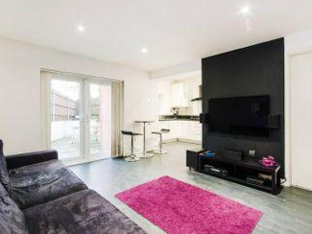 2 Bedrooms Flat for rent in Leamington Park, North Acton, London W3