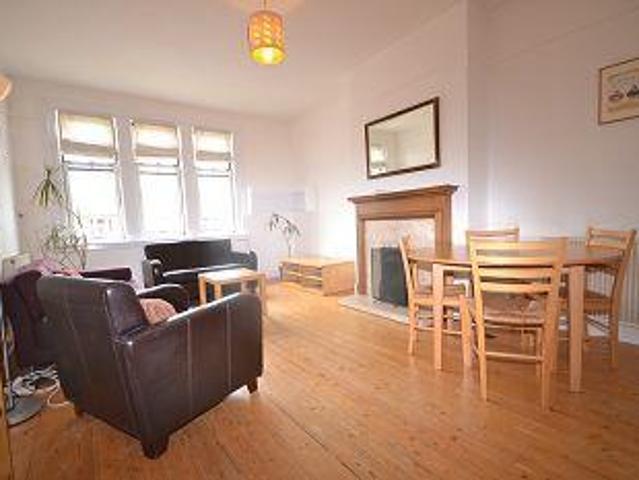2 Bedrooms Flat for rent in Learmonth Park, Edinburgh EH4