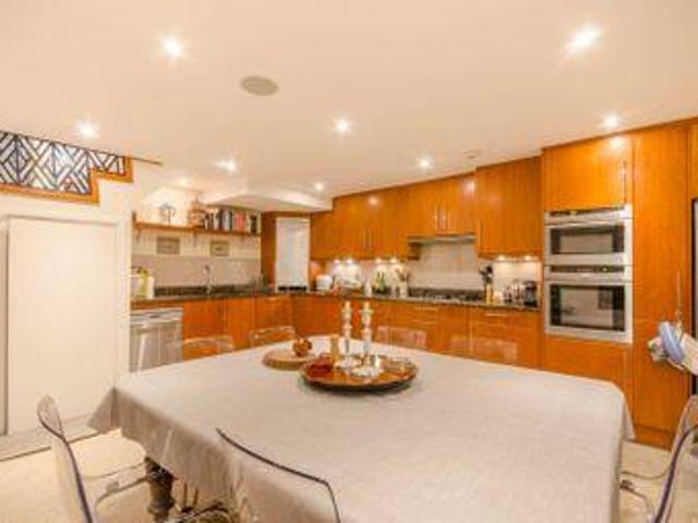 2 Bedrooms Flat for rent in Leathwaite Road, Between The Commons SW11