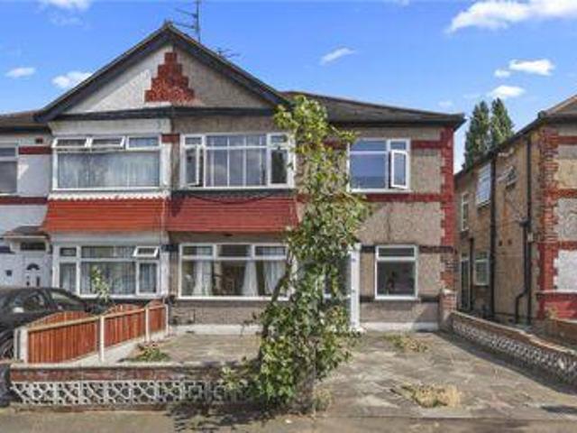 2 Bedrooms Flat for rent in Lechmere Avenue, Woodford Green, Essex IG8