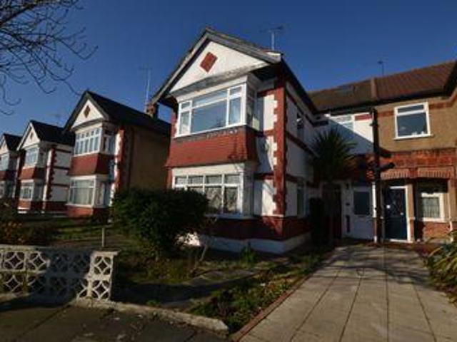 2 Bedrooms Flat for rent in Lechmere Avenue, Woodford Green IG8