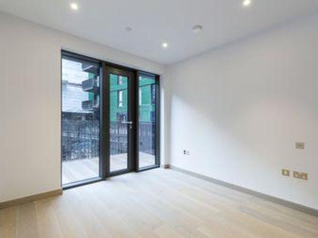 2 Bedrooms Flat for rent in Legacy Building, 1 Viaduct Gardens, Nine Elms, London SW11