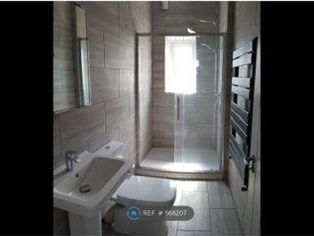 2 Bedrooms Flat for rent in Legrams Lane, Bradford BD7