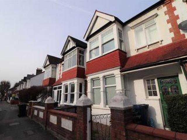 2 Bedrooms Flat for rent in Leighton Road, London W13