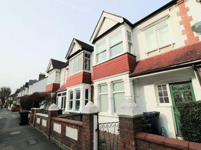 2 Bedrooms Flat for rent in Leighton Road, London W13
