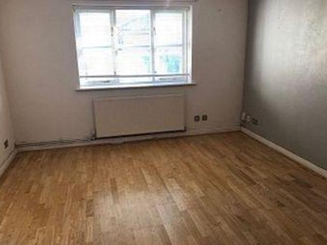 2 Bedrooms Flat for rent in Leigh Hunt Drive, London N14