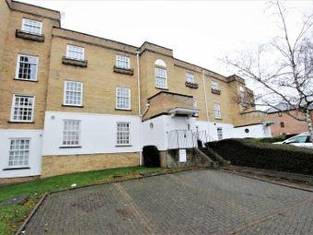 2 Bedrooms Flat for rent in Leigh Hunt Drive, Southgate N14