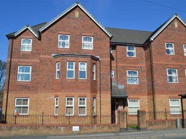 2 Bedrooms Flat for rent in Leigh Road, Atherton, Manchester M46