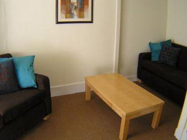 2 Bedrooms Flat for rent in Leith Walk, Leith, Edinburgh EH6