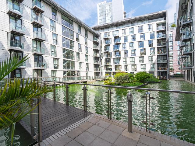 2 Bedrooms Flat for Rent in Leman Street, E1 | Foxtons