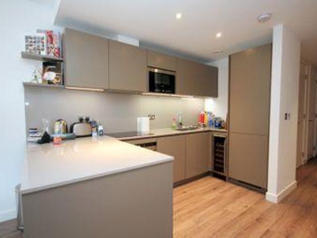 2 Bedrooms Flat for rent in Leman Street, London E1